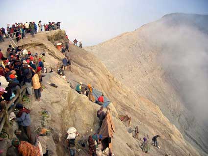 Indonesia Travel Guide: Bromo mountain tourism