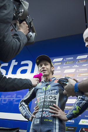 gazza takmer sby: Petinggi Honda 'Angkat Topi' untuk Rossi